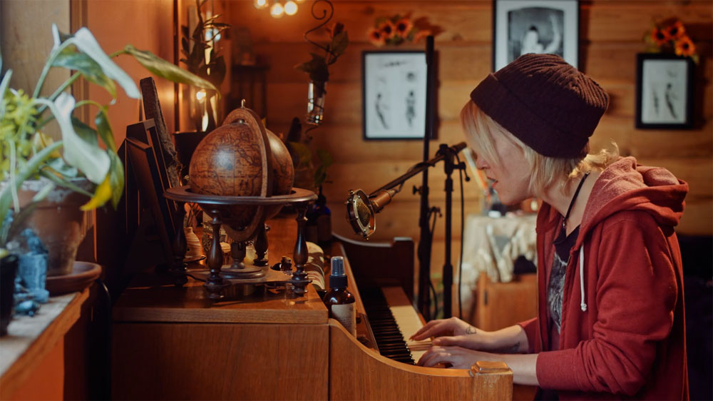 Watch an Intimate Unpeeled Session with Johanna Warren from Banana ...